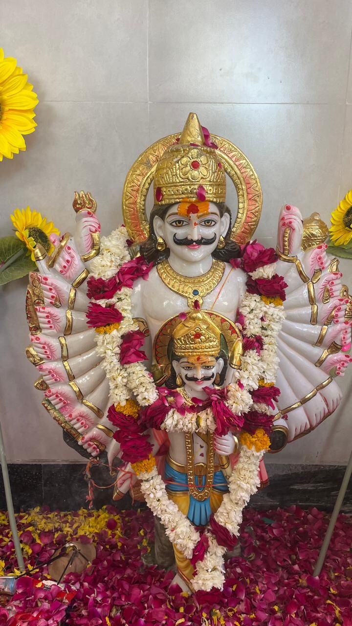 भगवान सहस्त्रबाहु अर्जुन व शिव परिवार प्रतिमाओं की प्राण प्रतिष्ठा ...